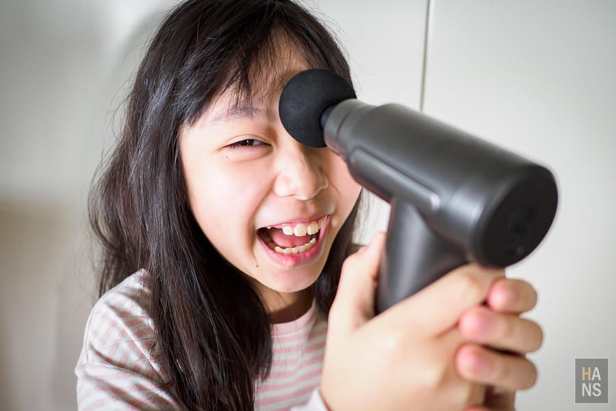 開箱︱KINYO FG-81 隨身舒緩按摩槍︱筋膜槍，運動後肌肉放鬆的好幫手 | 翰斯輕旅攝